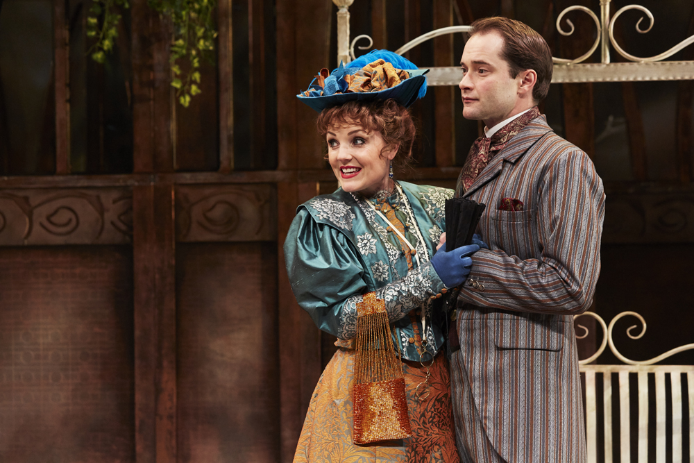 Elegant vintage theater provides perfect setting for Oscar Wilde’s ...