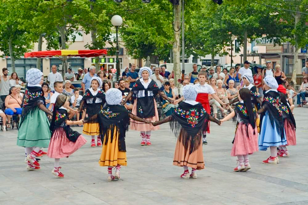 Catalan Dance Symbolises Pride And Identity – world itineraries