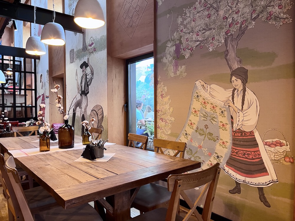 Try Noua B.A.R In Bucharest For Blended Traditional-Modern Romanian ...